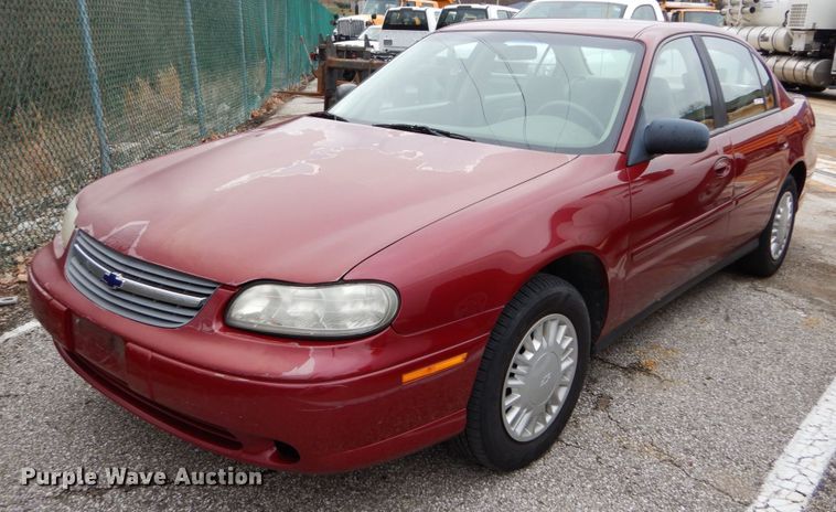 2004 Chevrolet Classic in Ballwin, MO | Item GB9850 sold | Purple Wave