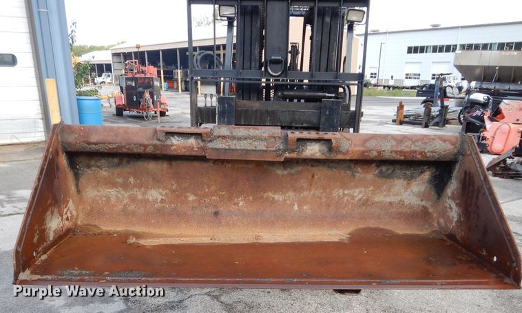 Bobcat 72"W low profile skid steer bucket in Lenexa, KS | Item HF9003 ...