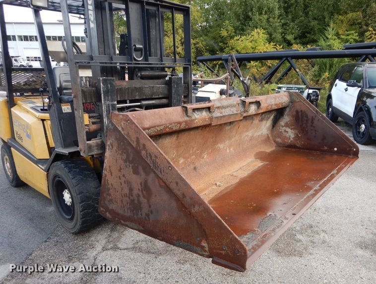Bobcat 72"W low profile skid steer bucket in Lenexa, KS | Item HF9003 ...