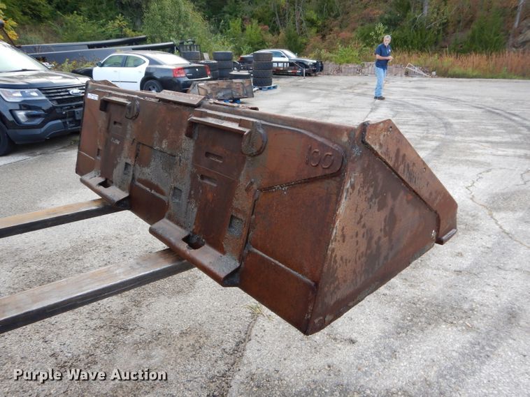 Bobcat 72"W low profile skid steer bucket in Lenexa, KS | Item HF9003 ...
