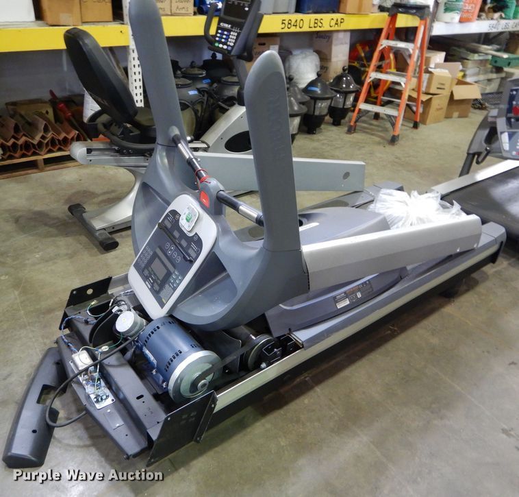 Precor C956i/C966i treadmill in Merriam, KS | Item HF9018 sold | Purple ...