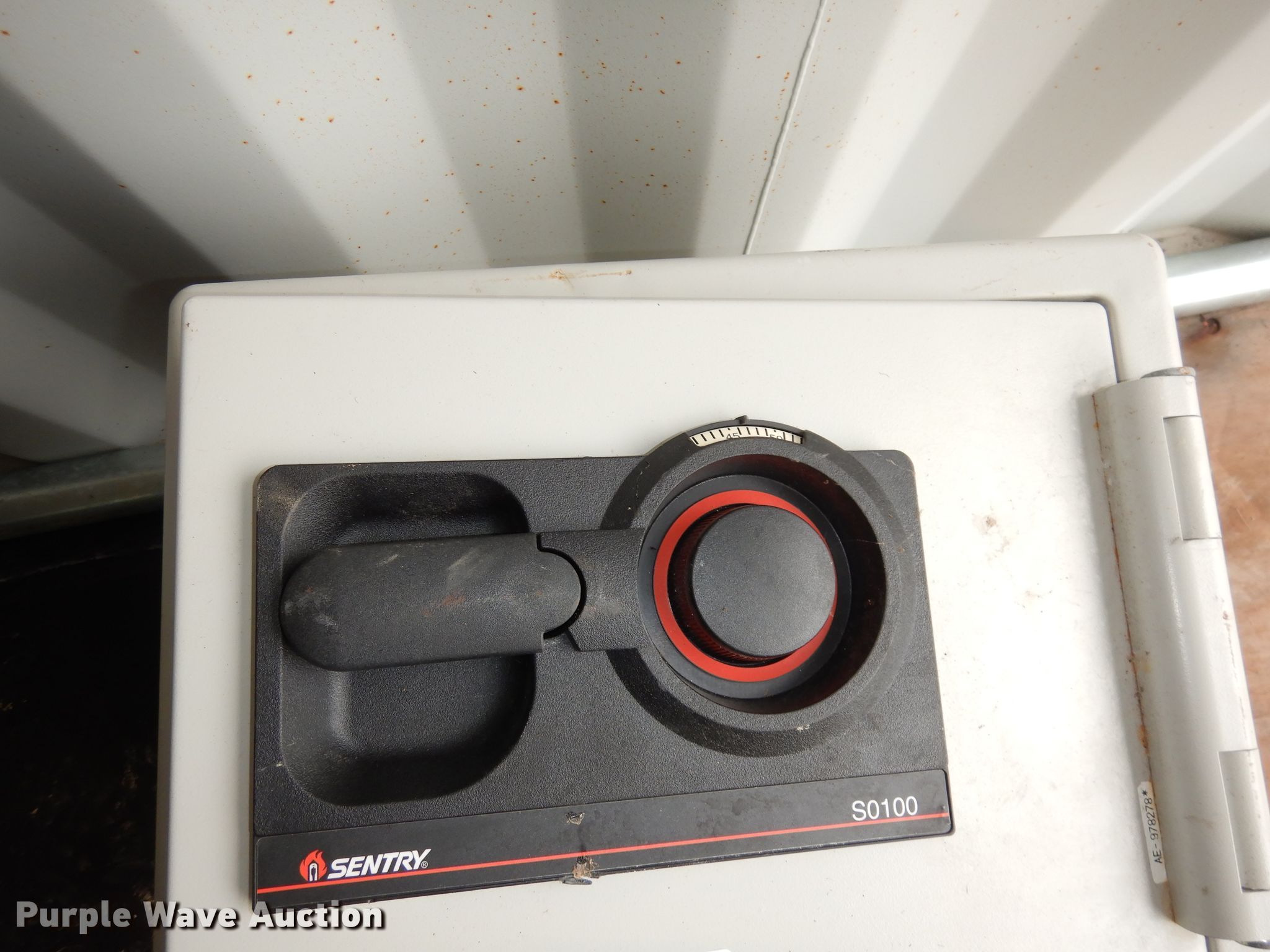 Sentry S0100 safe in Westmoreland, KS | Item HD9432 sold | Purple Wave