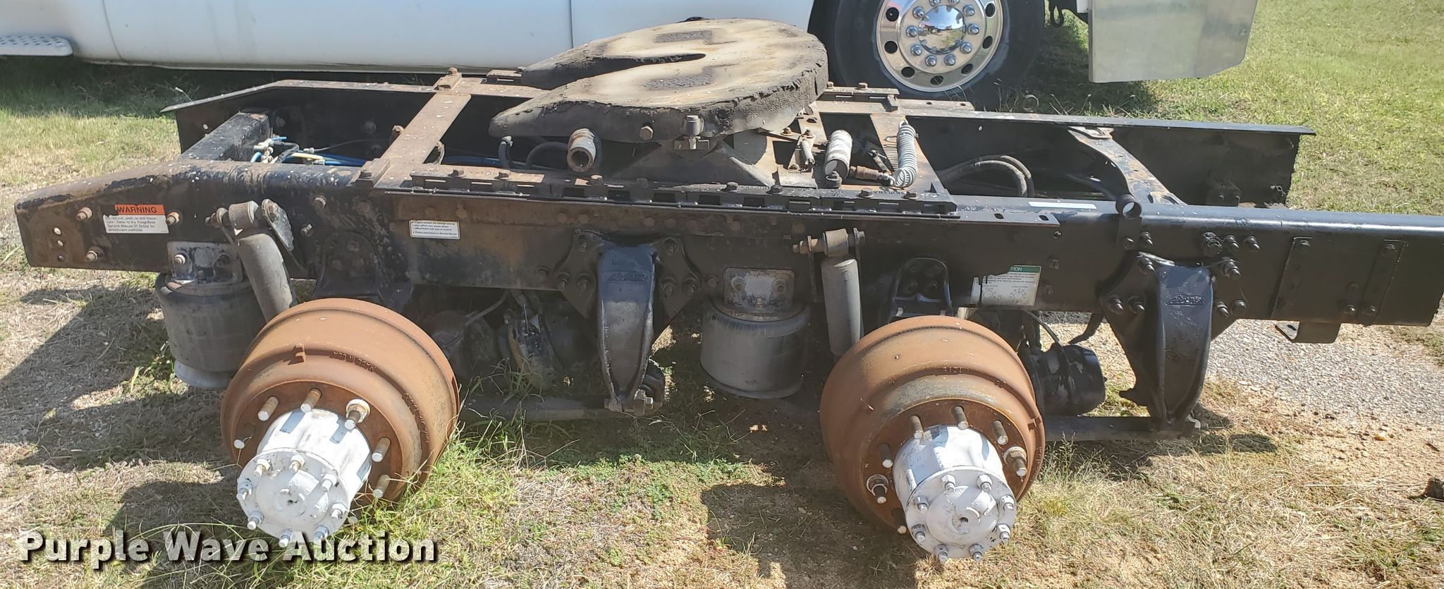 Freightliner rear axle assembly and frame in Russell, KS | Item HO9577 ...