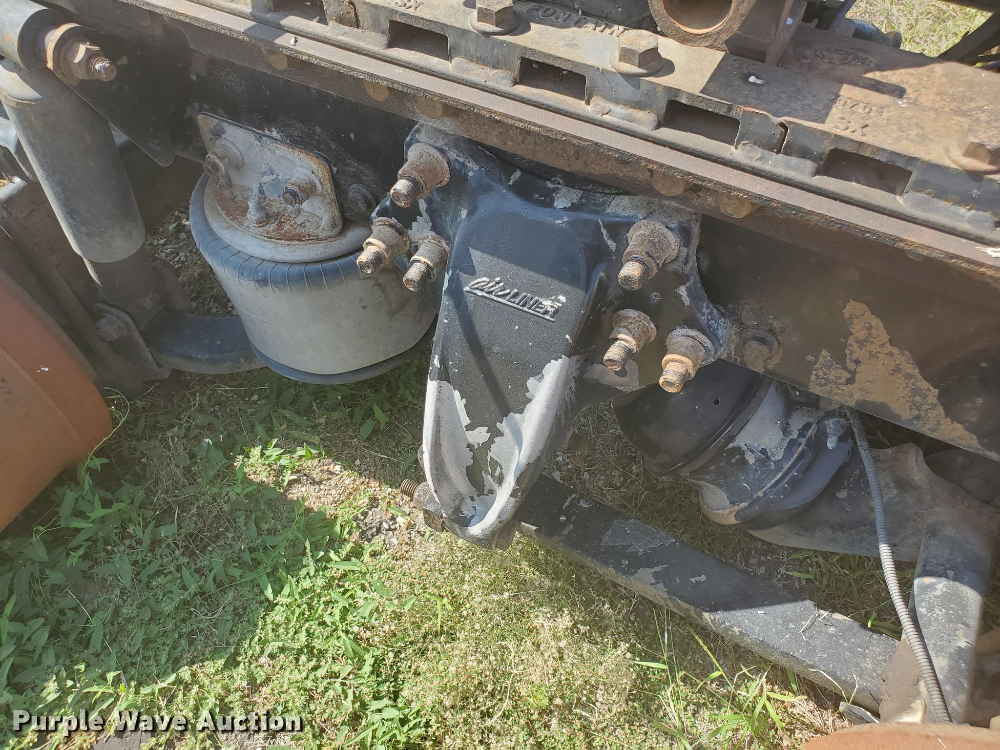 Freightliner rear axle assembly and frame in Russell, KS | Item HO9577 ...