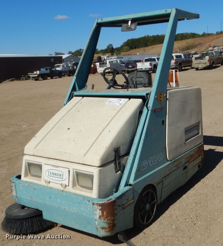 Tennant 6400 floor sweeper in Pierre, SD | Item DC8824 sold | Purple Wave