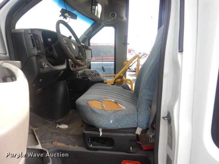 2010 Chevrolet Express G4500 shuttle bus in Muskogee, OK | Item HJ9918 ...
