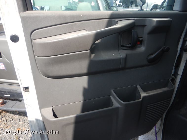 2010 Chevrolet Express G4500 shuttle bus in Muskogee, OK | Item HJ9918 ...