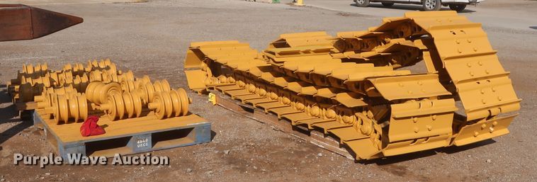 Caterpillar D6K dozer tracks in Edmond, OK | Item HJ9441 sold | Purple Wave