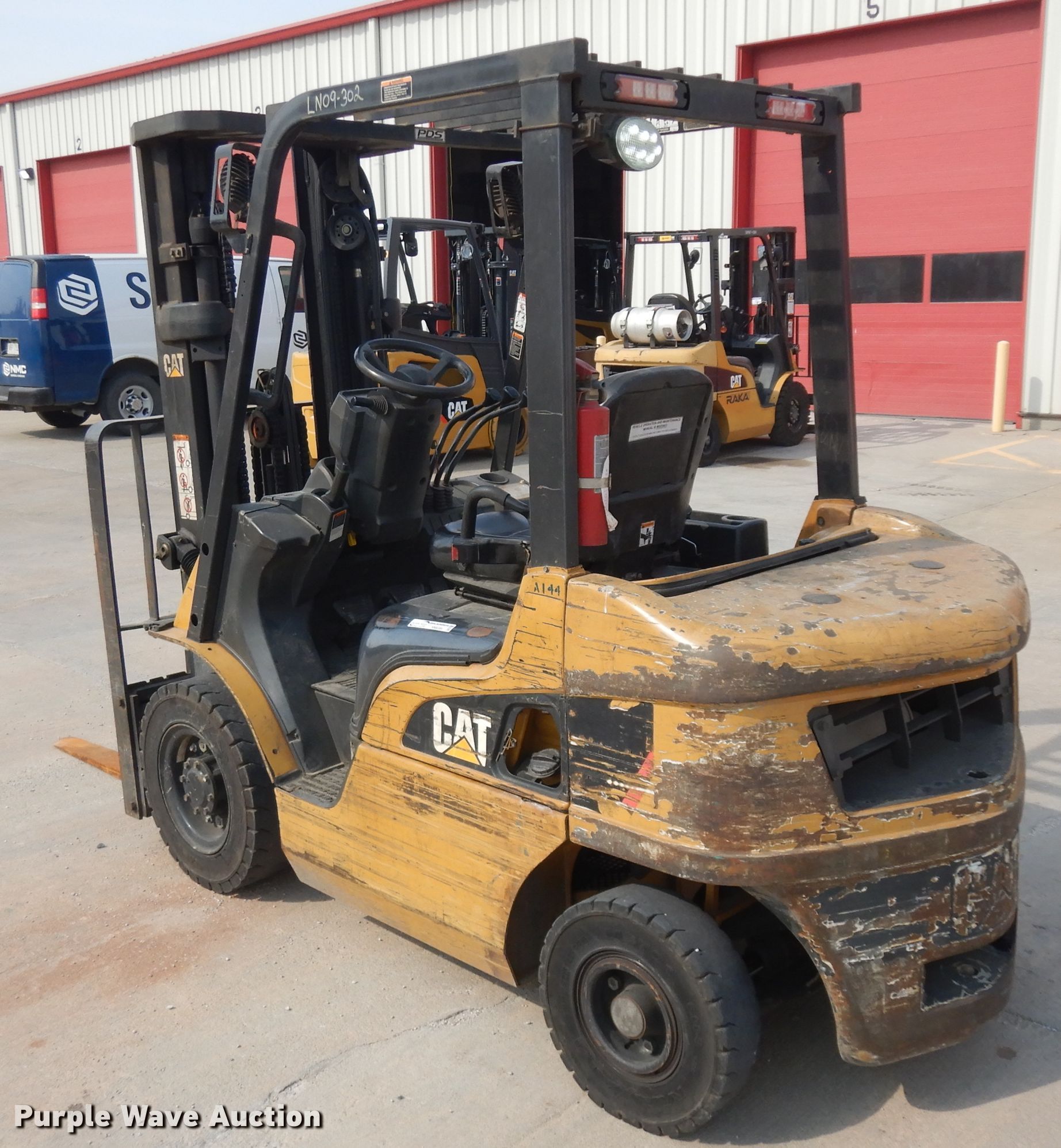 Caterpillar 2P5000 forklift in Lincoln, NE | Item HN9389 sold | Purple Wave