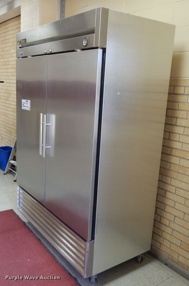 True T49 refrigerator in White City, KS | Item DH3274 sold | Purple Wave