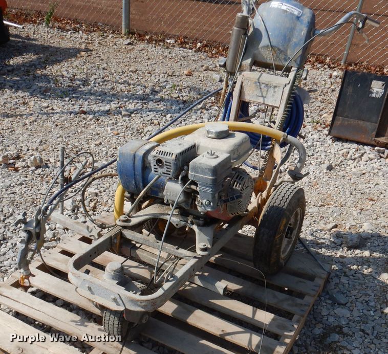 Graco Line Lazer IV 3900 paint striper in Rogers, AR | Item DY9565 sold ...