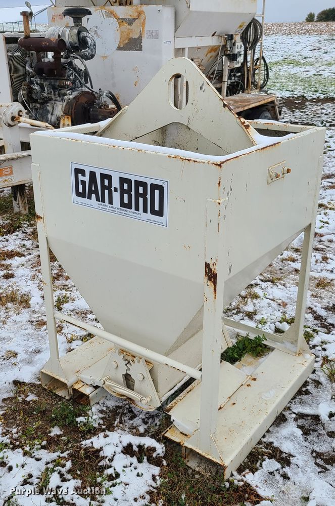 Gar Bro 4920 concrete bucket in Sibley, MO | Item EL9566 sold | Purple Wave