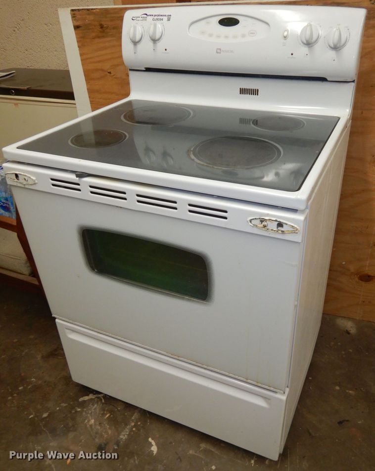 Maytag electric stove in Ottawa, KS | Item GJ9594 sold | Purple Wave