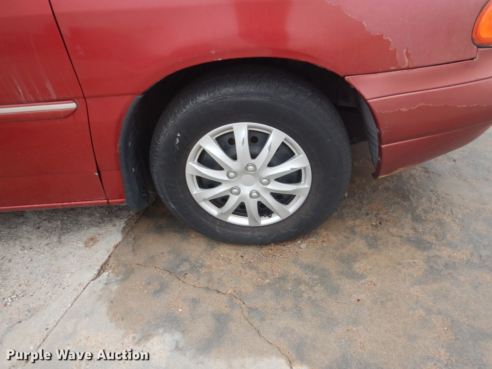 1998 Ford Windstar van in Alliance, NE | Item HS9399 sold | Purple Wave