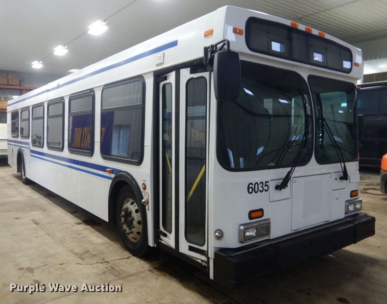 2003 New Flyer D40LF shuttle bus in Hutchinson, MN | Item HS9379 sold ...