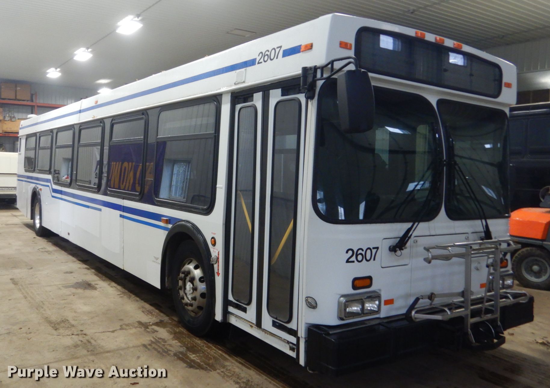 2006 New Flyer D40LF shuttle bus in Hutchinson, MN | Item HS9380 sold ...