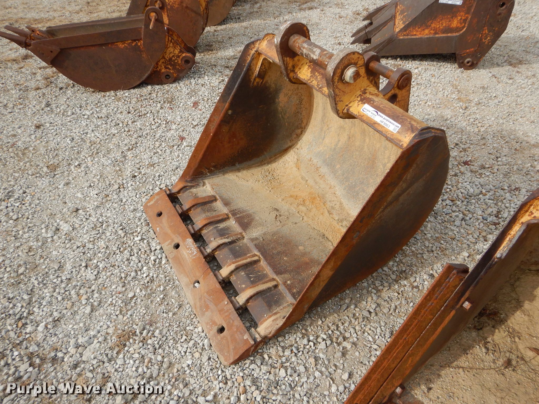(4) Case backhoe buckets in De Soto, KS | Item HF9063 sold | Purple Wave