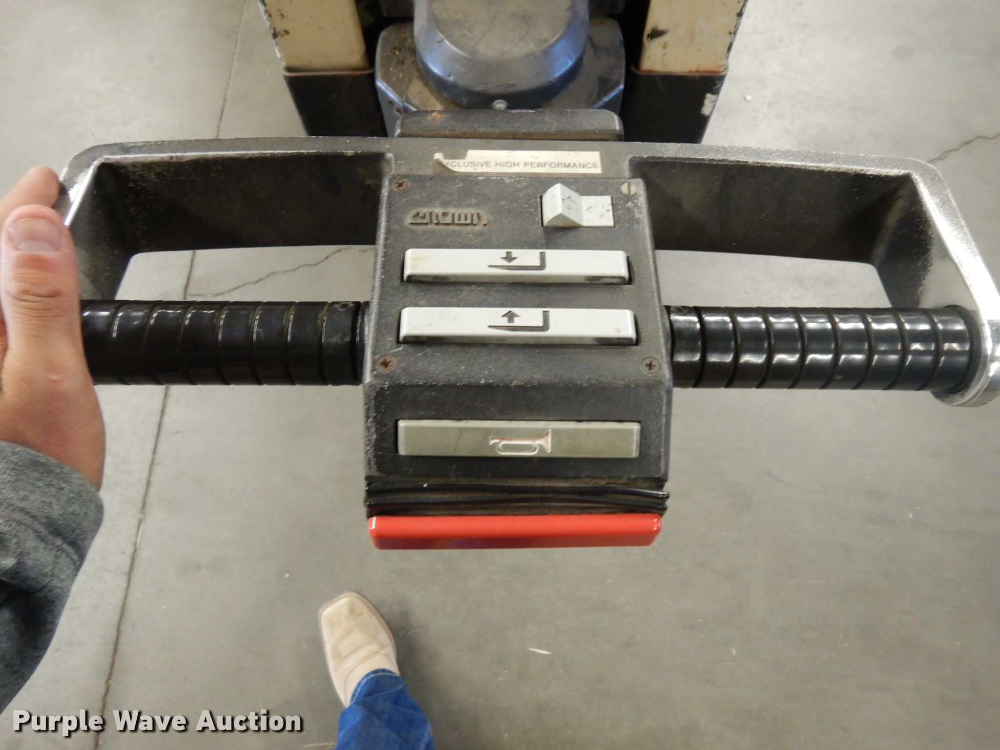 Crown 40GPW-4-14 electric pallet jack in Ellsworth , KS | Item EY9117 ...