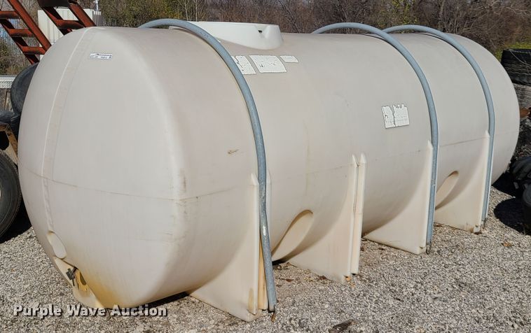2,500 gallon poly tank in Kansas City, MO | Item HE9918 sold | Purple Wave
