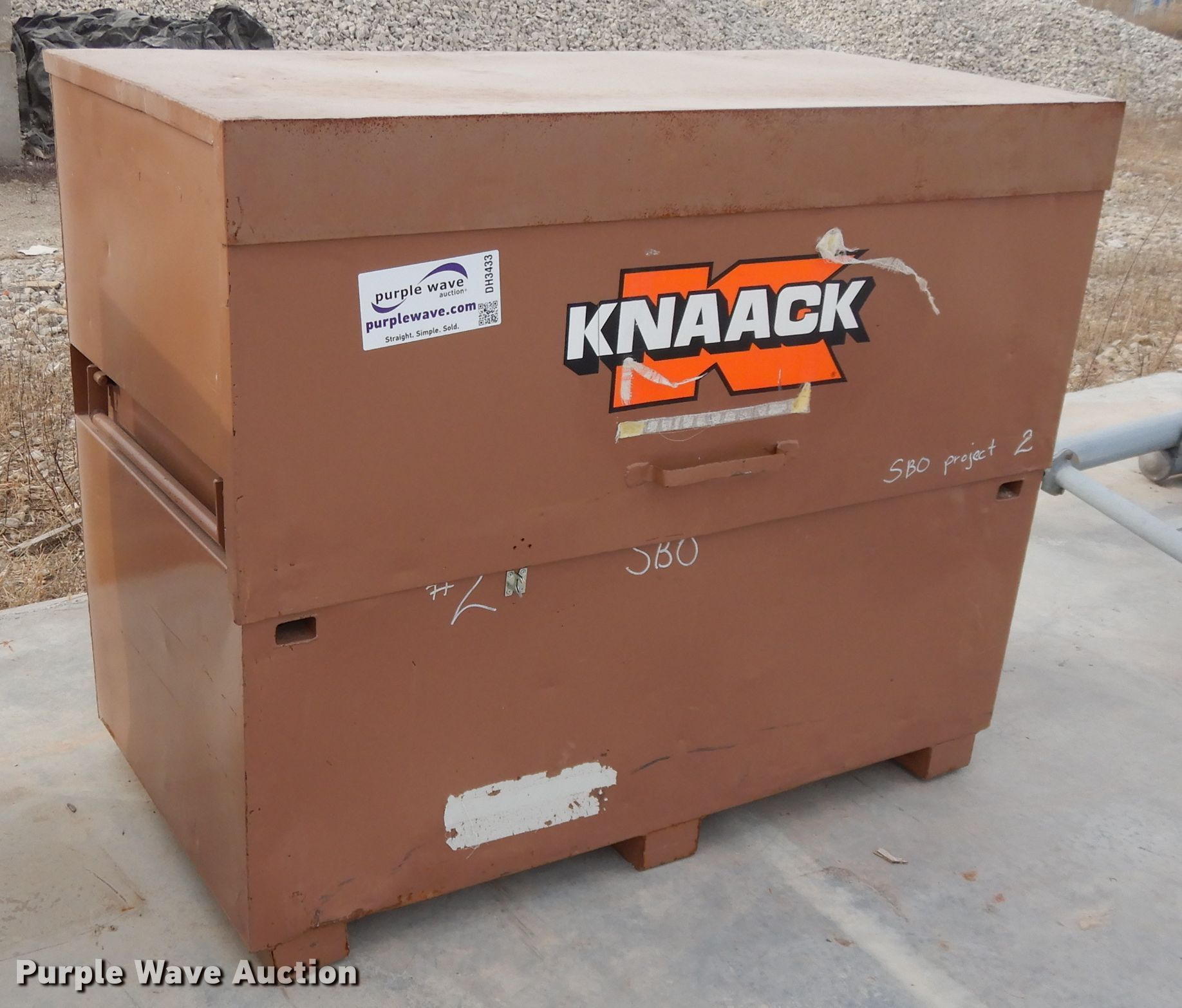 Knaack job box in Burlington, KS | Item DH3433 sold | Purple Wave