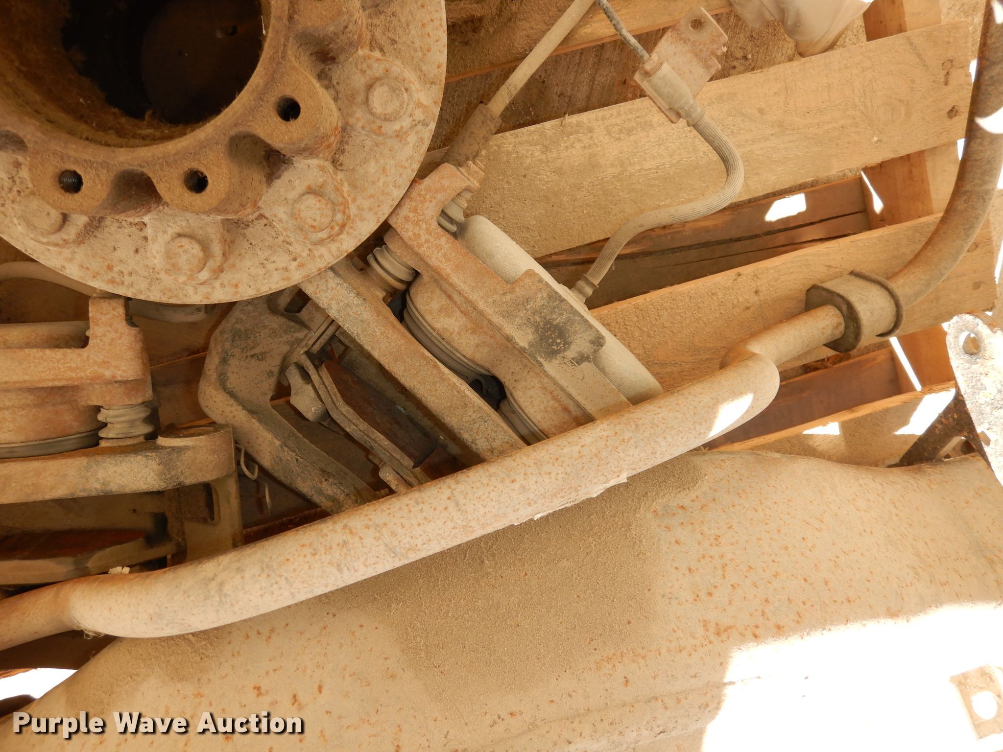 Ford F550 rear axle in Topeka, KS | Item HE9297 sold | Purple Wave