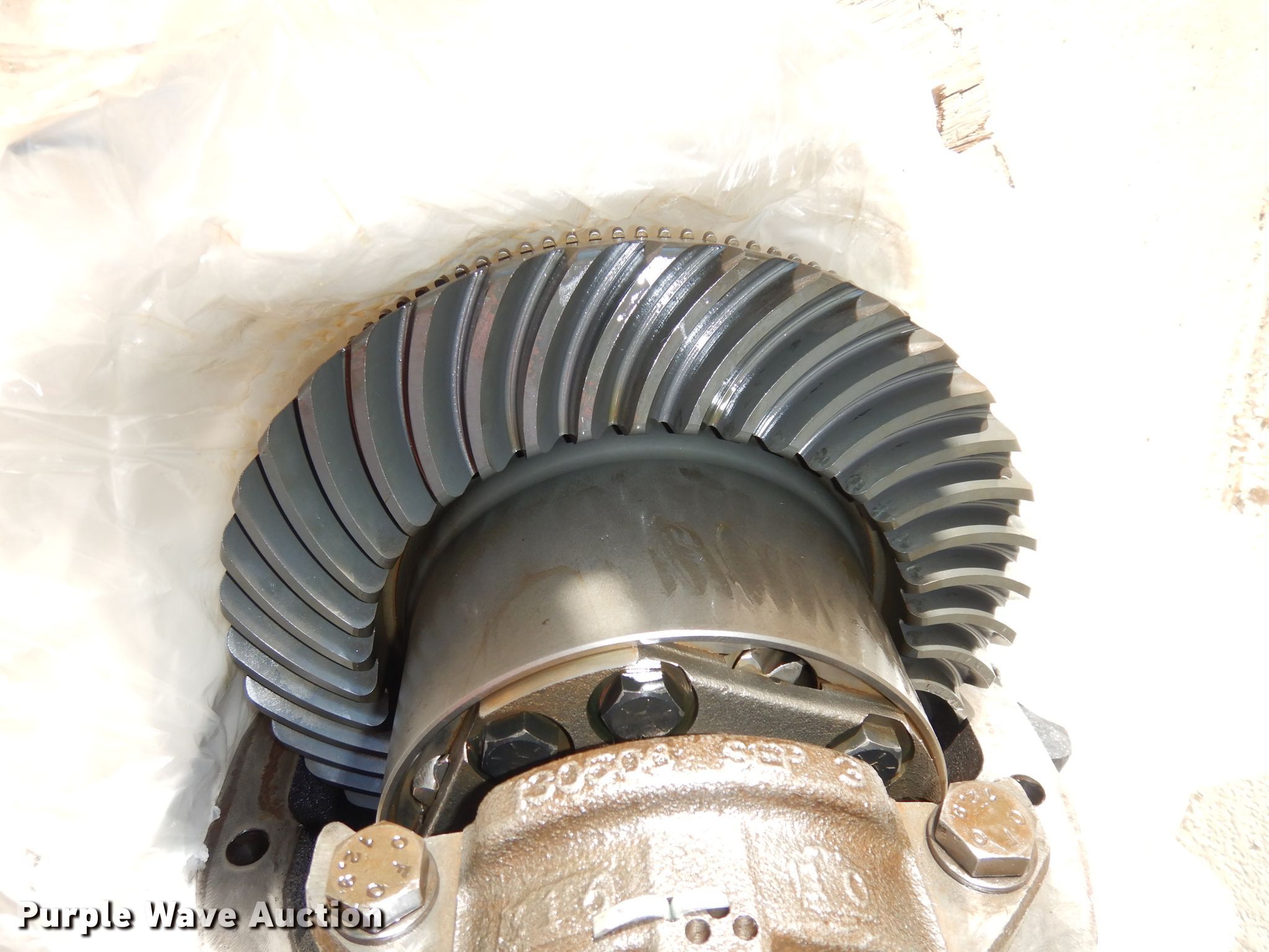 Ford F550 rear axle in Topeka, KS | Item HE9297 sold | Purple Wave