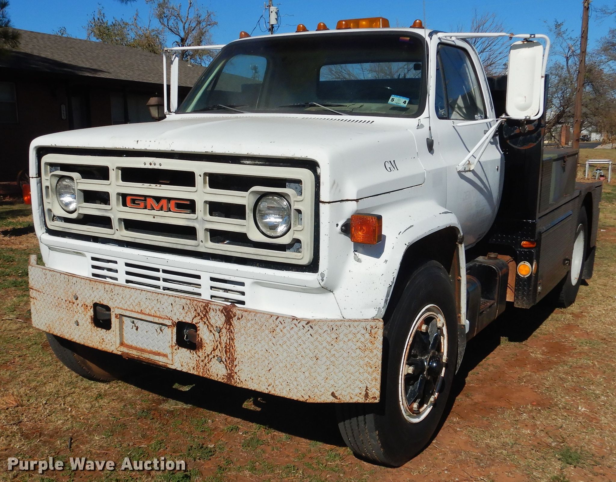 1988 GMC 7000 flatbed truck in Eakly, OK | Item HI9011 sold | Purple Wave