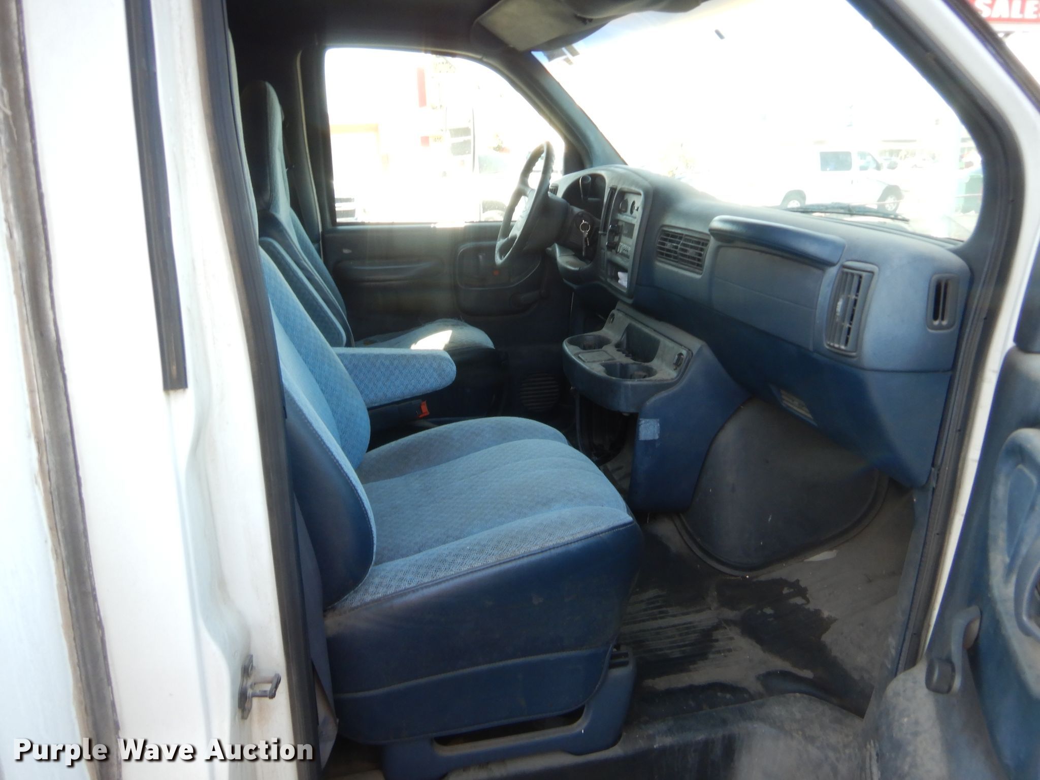 2000 Chevrolet Express 3500 box truck in Yukon, OK | Item HW9155 sold ...