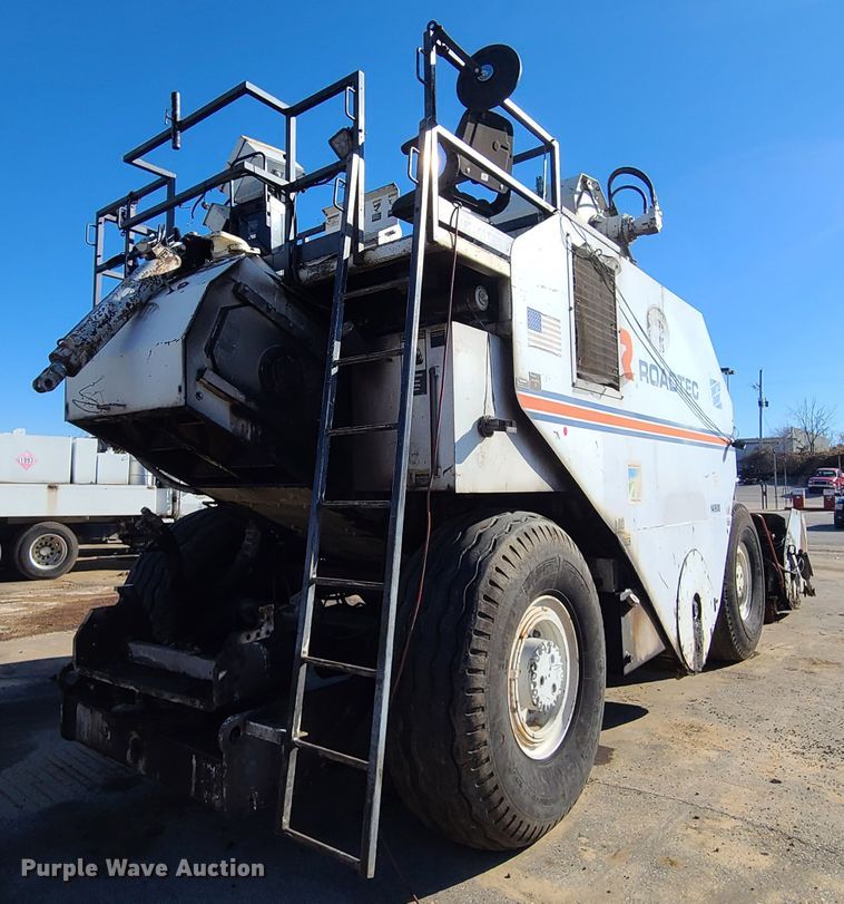 Roadtec SB2500 Shuttle Buggy material transfer vehicle in Overland Park ...