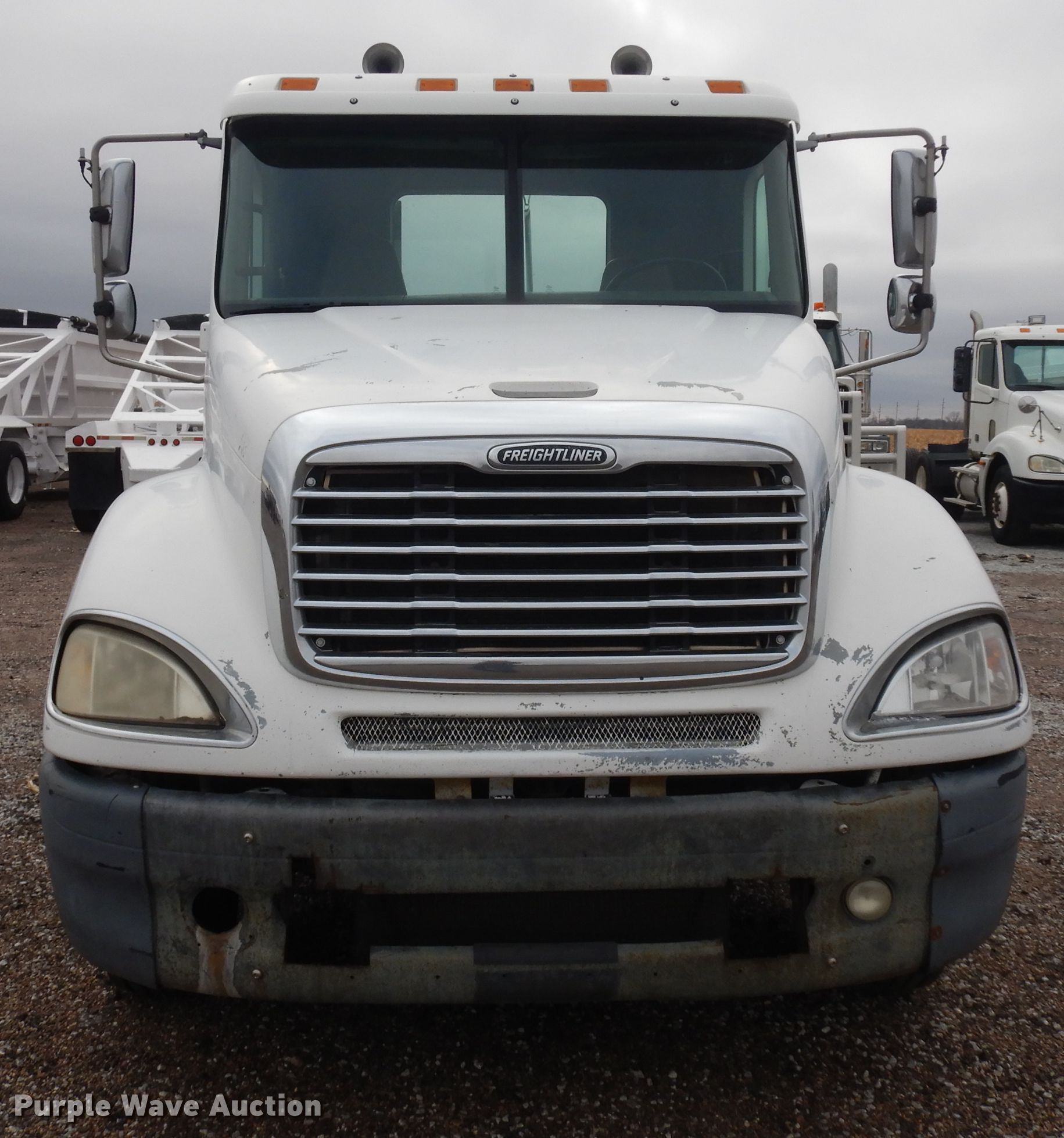 2006 Freightliner Columbia semi truck in Hastings, NE | Item EY9060 ...