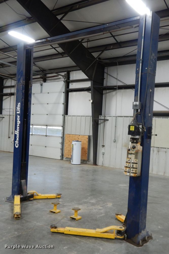 Challenger CL9 automotive lift in Wakarusa, KS | Item DI8209 sold ...