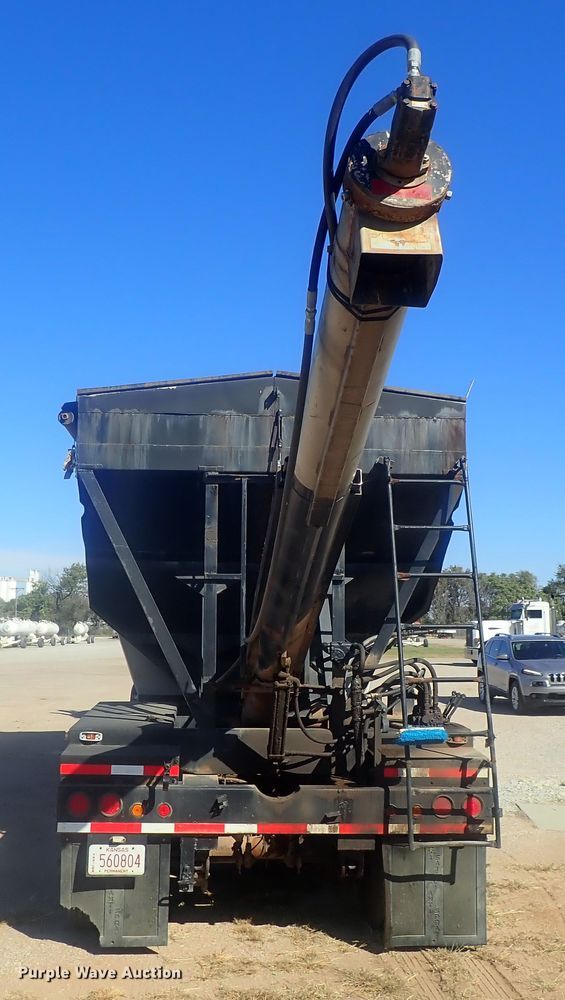 2000 Sun Manufacturing, Inc. fertilizer delivery trailer in Garden ...