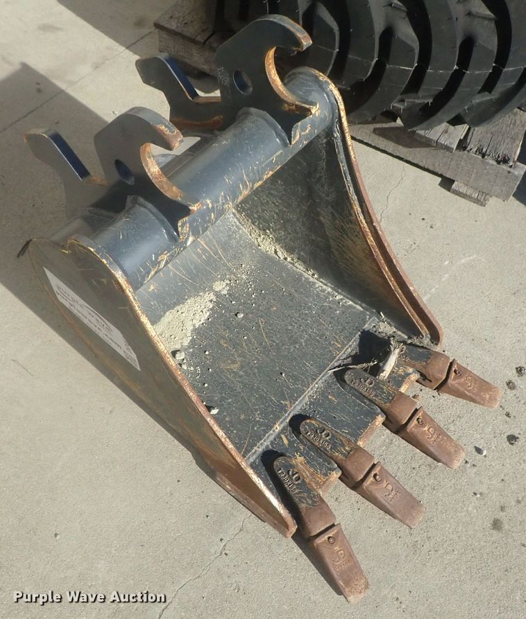2017 John Deere AT316557G excavator bucket in Emporia, KS | Item DI7464 ...