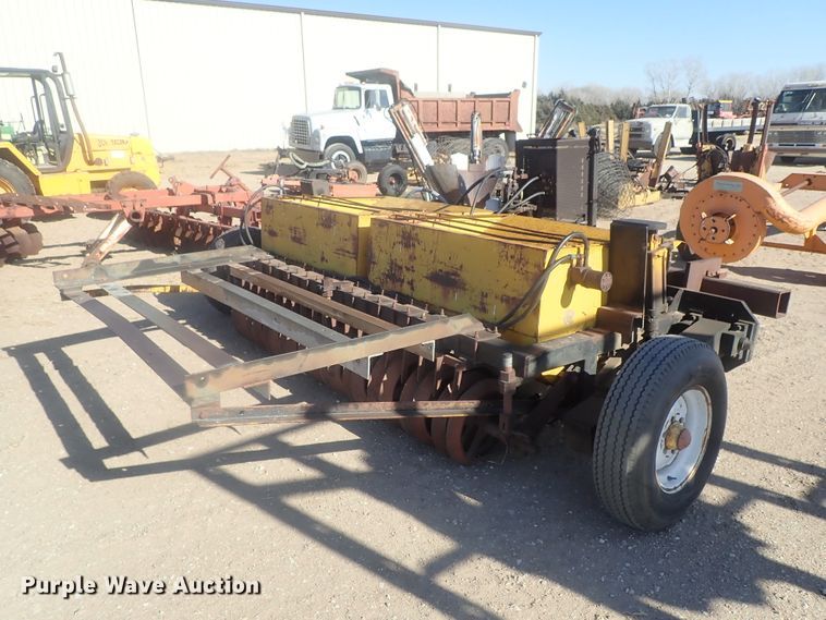 Shop built sprig planter in Maize, KS | Item GX9702 sold | Purple Wave