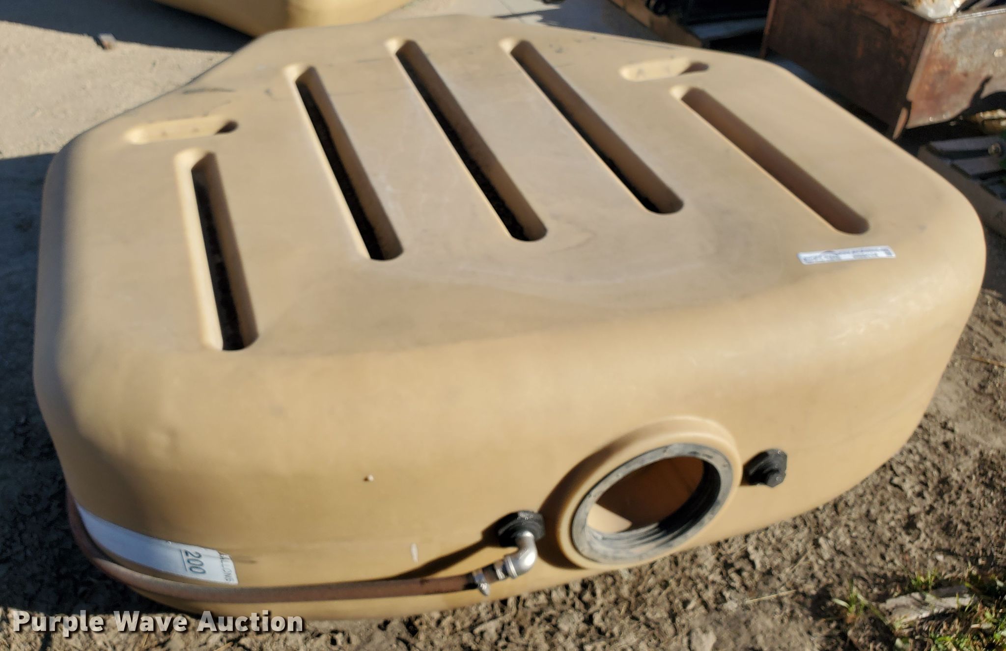 200 gallon poly tank in Assaria, KS | Item HS9114 sold | Purple Wave