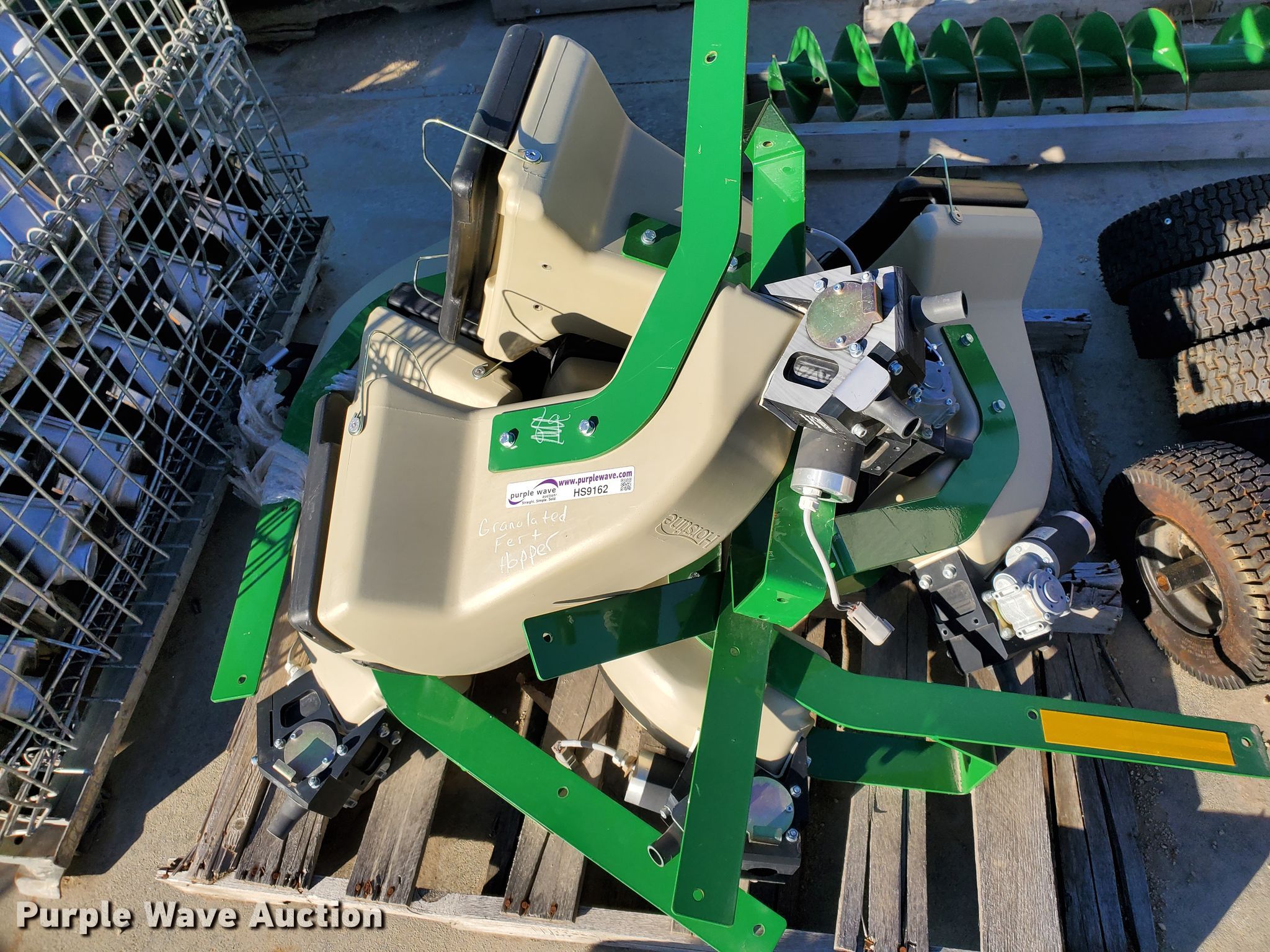(6) Great Plains granulated fertilizer hoppers in Assaria, KS | Item ...