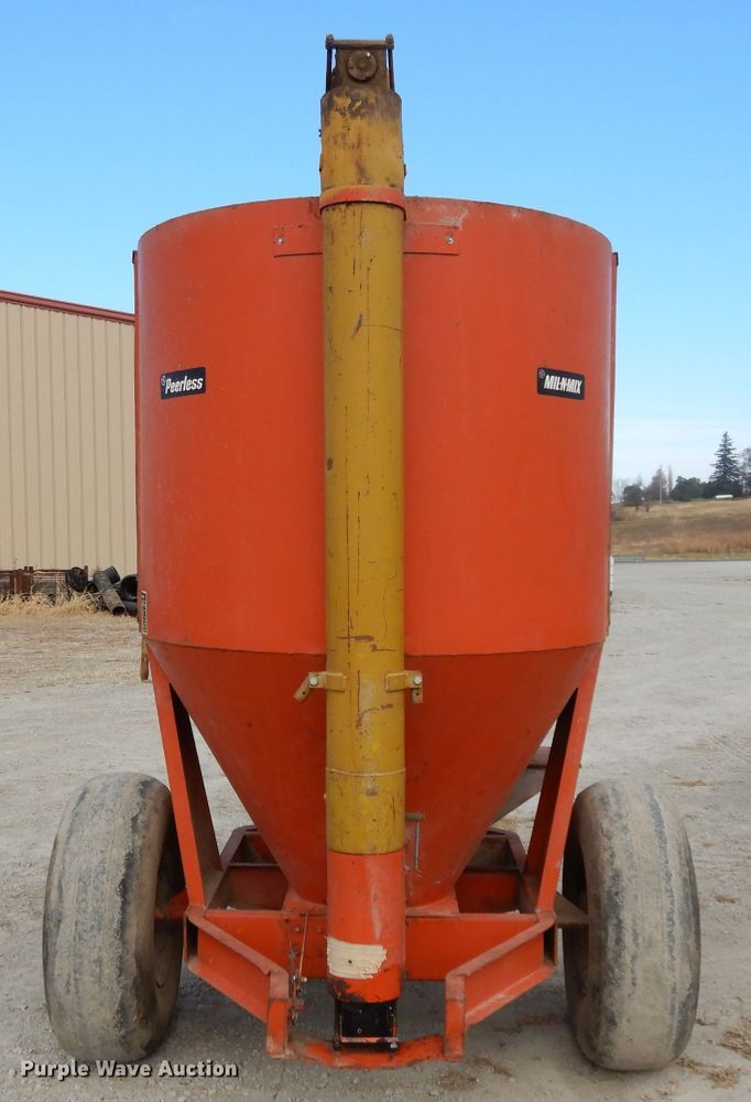 Peerless 400 Mil-N-Mix feed mixer/grinder in Atchison, KS | Item DE2560 ...