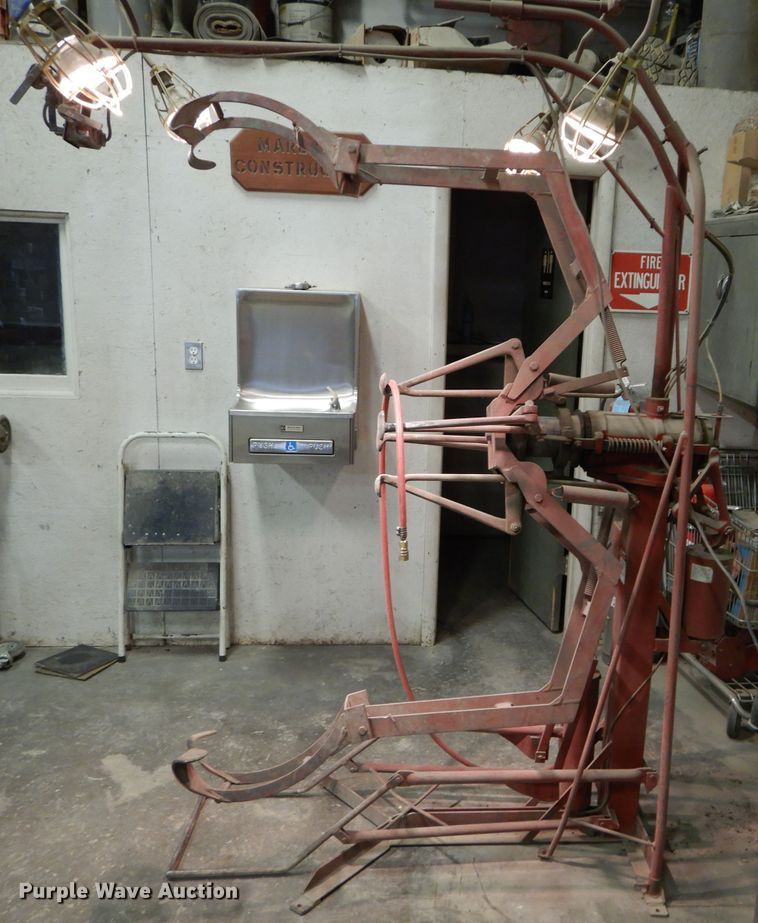 Branick tire spreader in Atchison, KS | Item HF9119 sold | Purple Wave