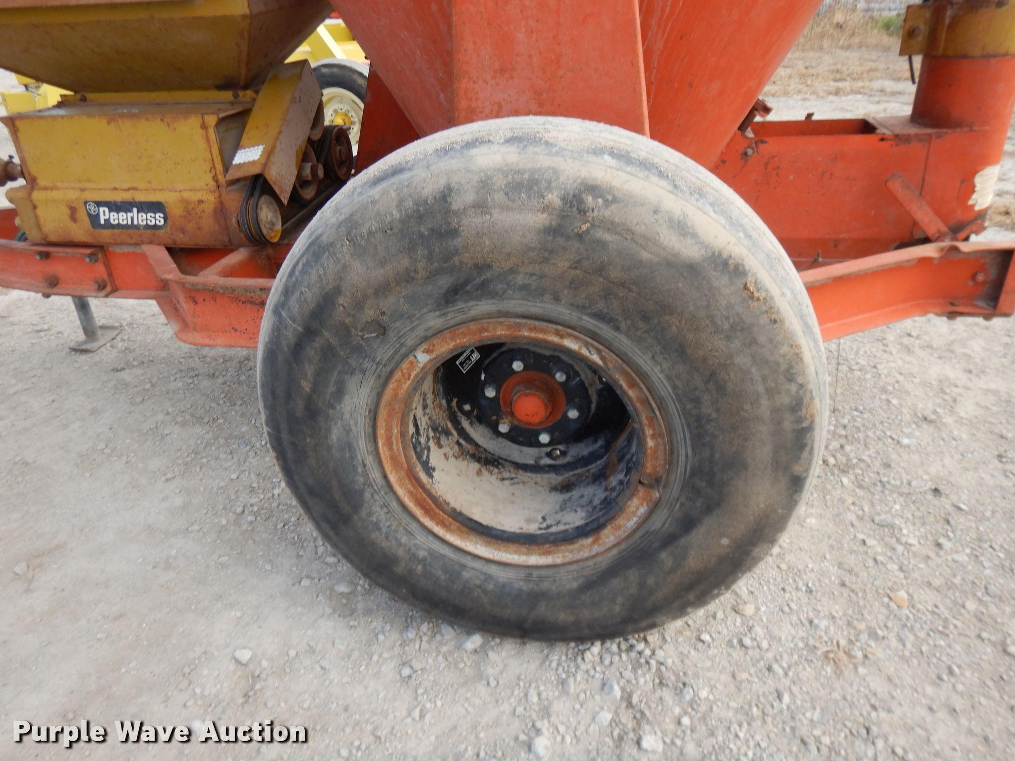 Peerless 400 Mil-N-Mix feed mixer/grinder in Atchison, KS | Item DE2560 ...