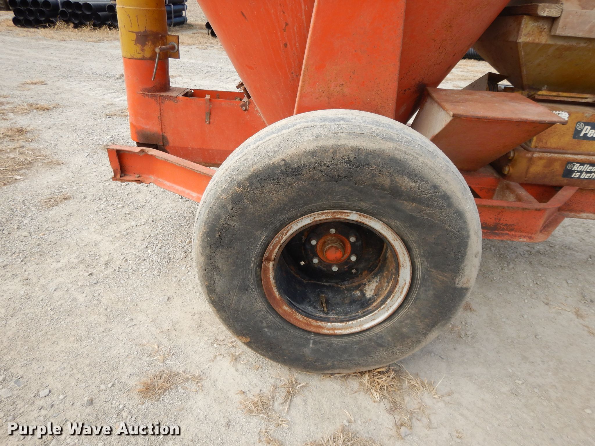 Peerless 400 Mil-N-Mix feed mixer/grinder in Atchison, KS | Item DE2560 ...