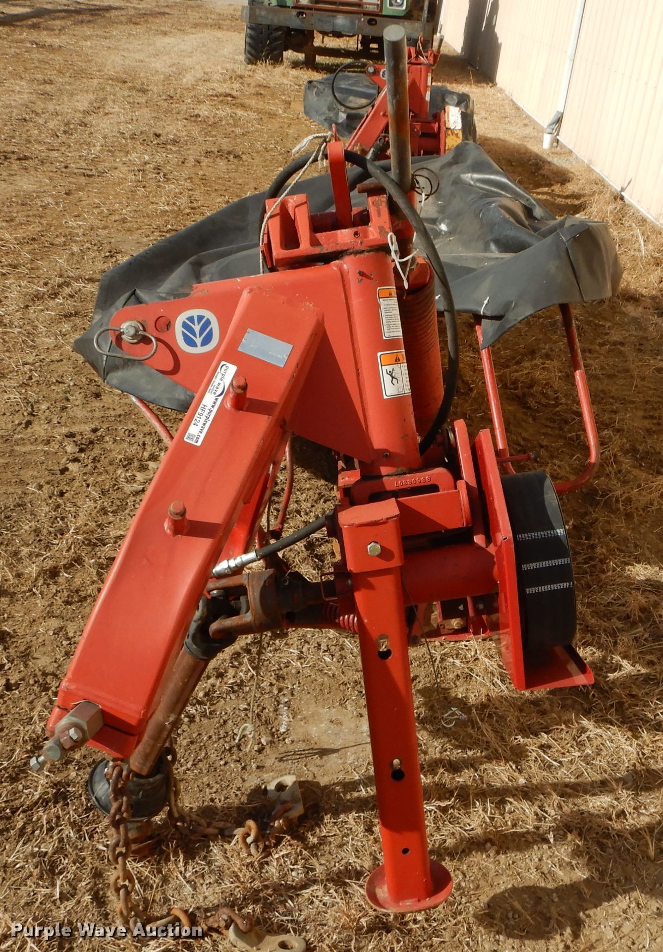 New Holland 617 disc mower in Atchison, KS | Item HF9124 sold | Purple Wave