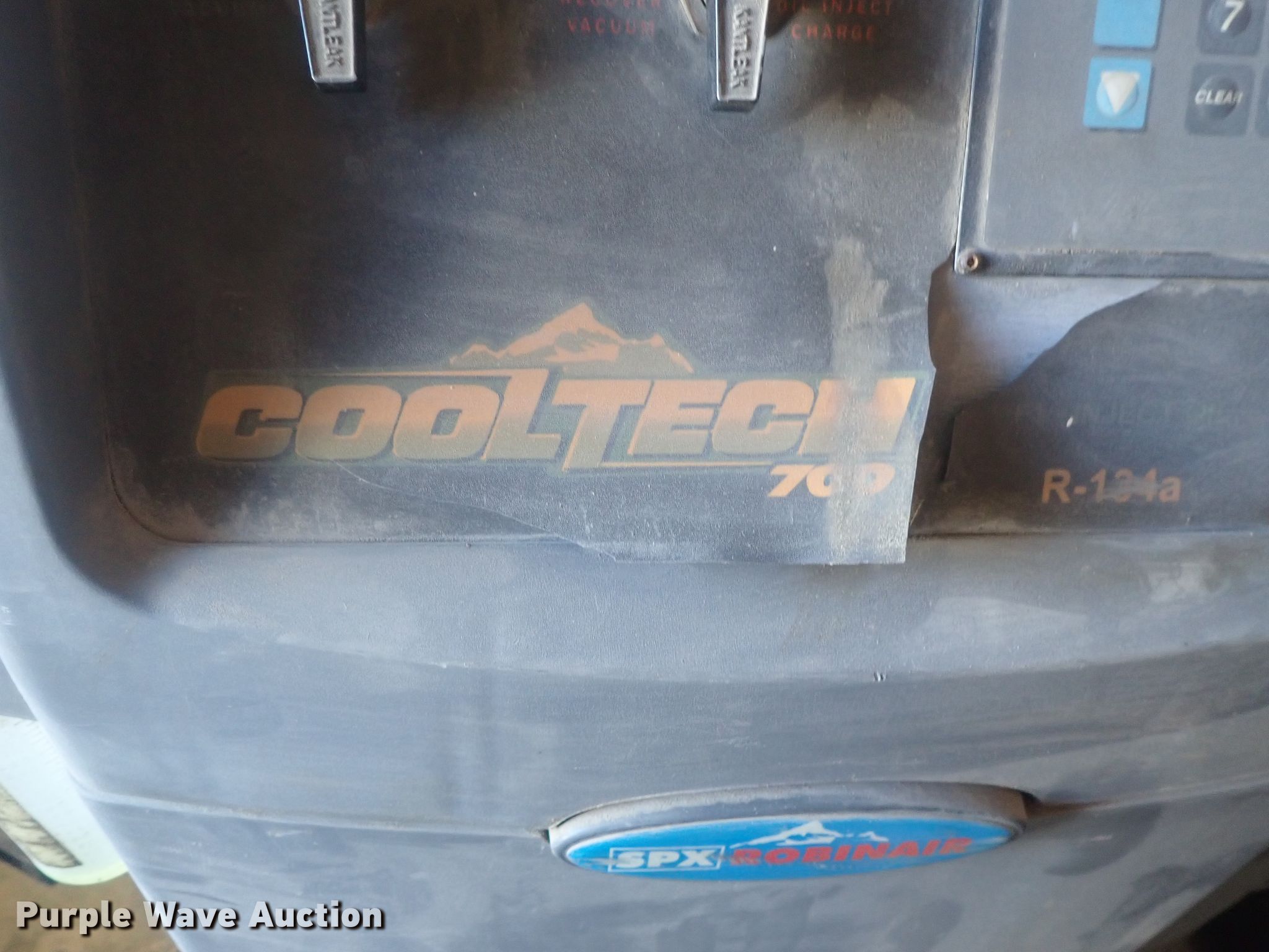 Robinair Cooltech 700 reclaimer in Newton, KS | Item EV9794 sold ...