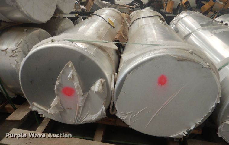 (2) Cleveland Tank and Supply Inc. CA26200CC-68 fuel tanks in Tulsa, OK ...