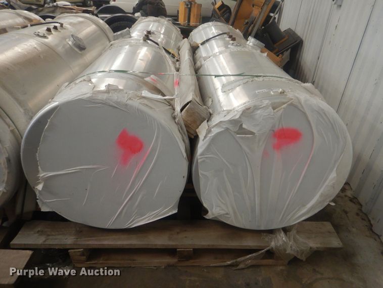 (2) Cleveland Tank and Supply Inc. CA26200CC-68 fuel tanks in Tulsa, OK ...