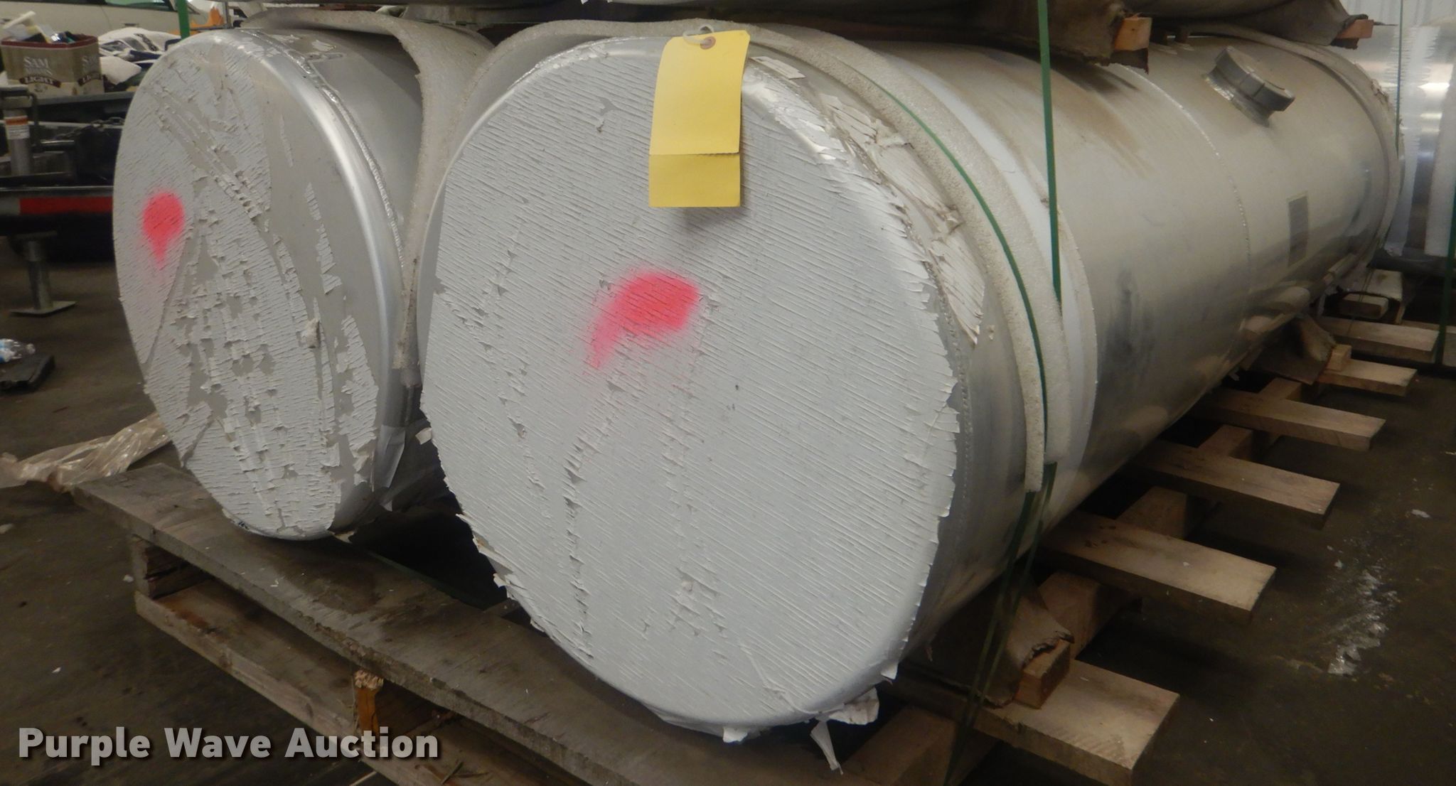 (2) Cleveland Tank and Supply Inc. CA26200CC-68 fuel tanks in Tulsa, OK ...