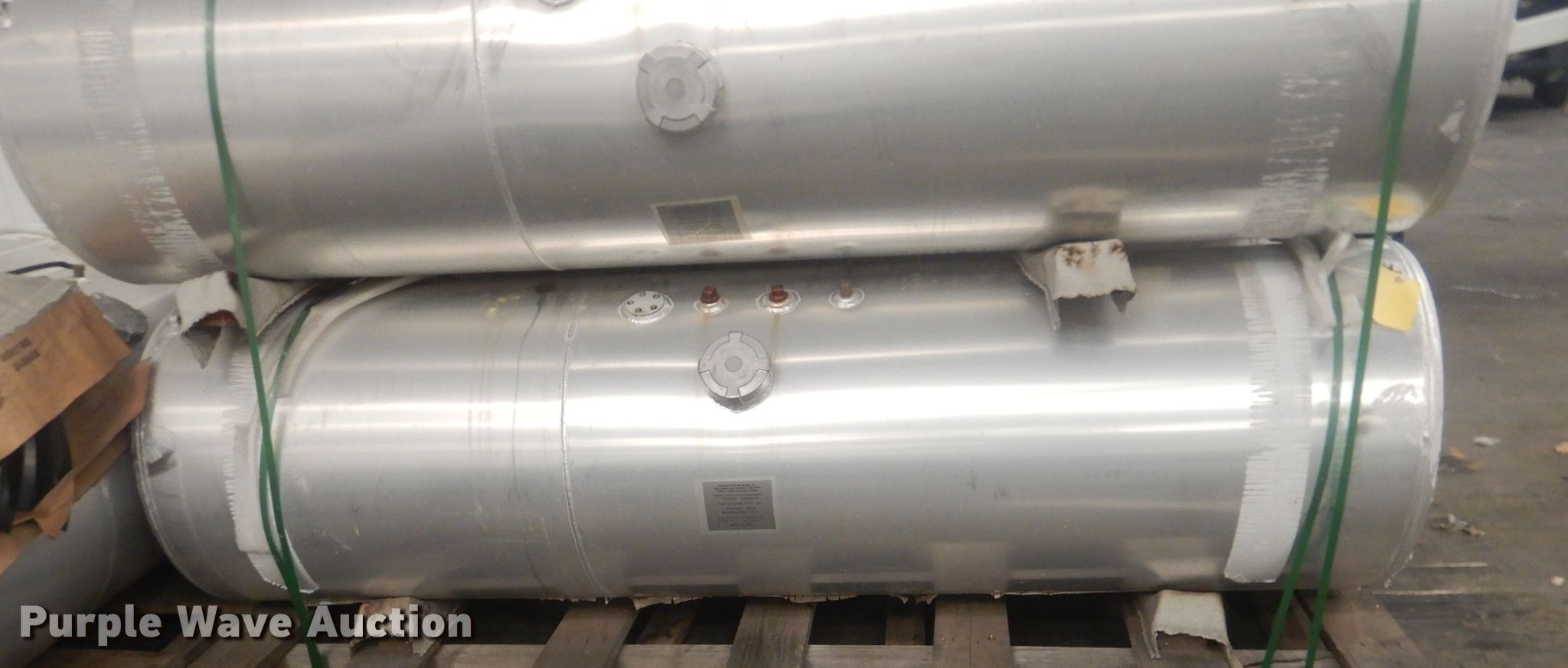 (2) Cleveland Tank and Supply Inc. CA26200CC-68 fuel tanks in Tulsa, OK ...