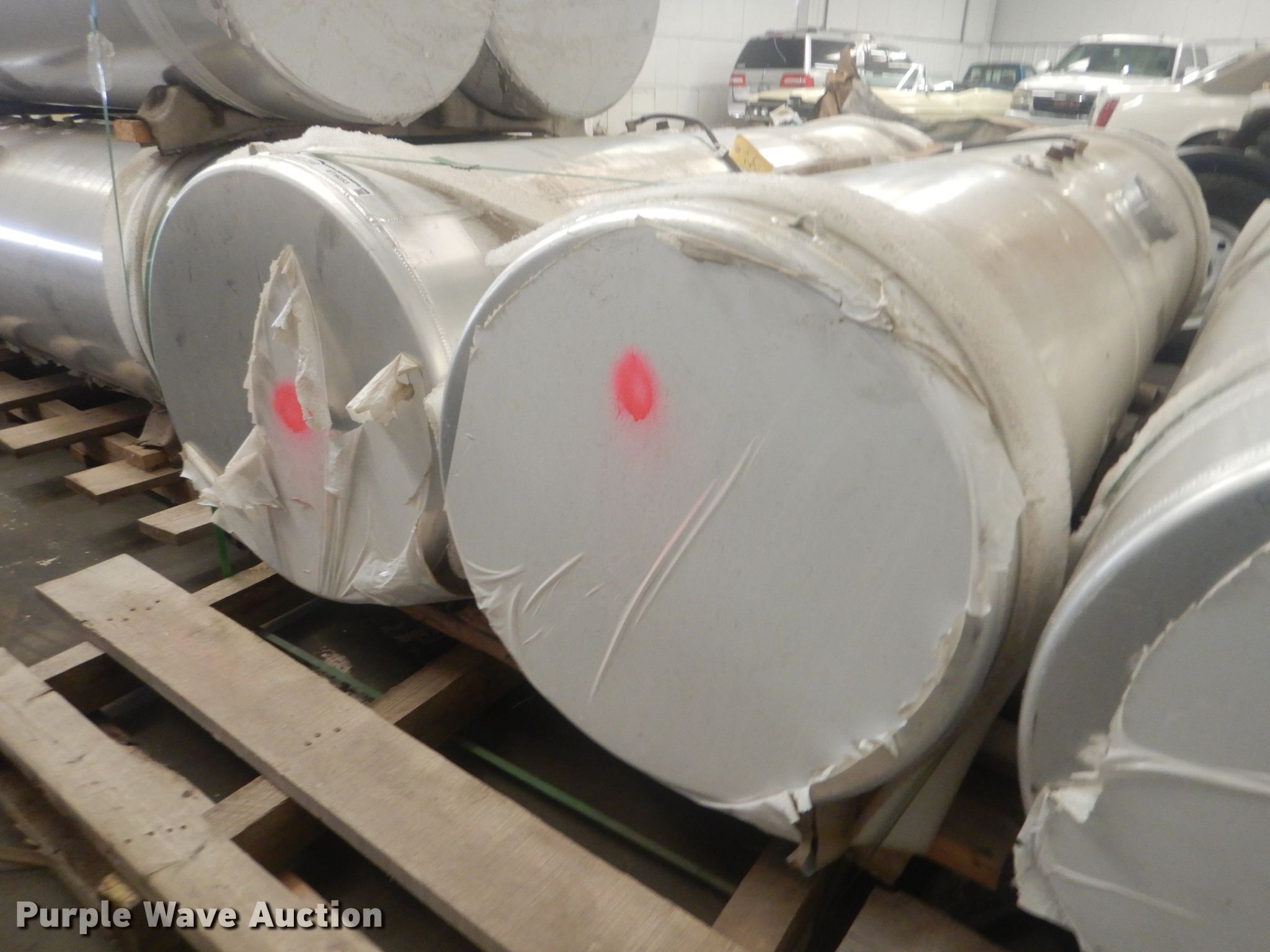 (2) Cleveland Tank and Supply Inc. CA26200CC-68 fuel tanks in Tulsa, OK ...