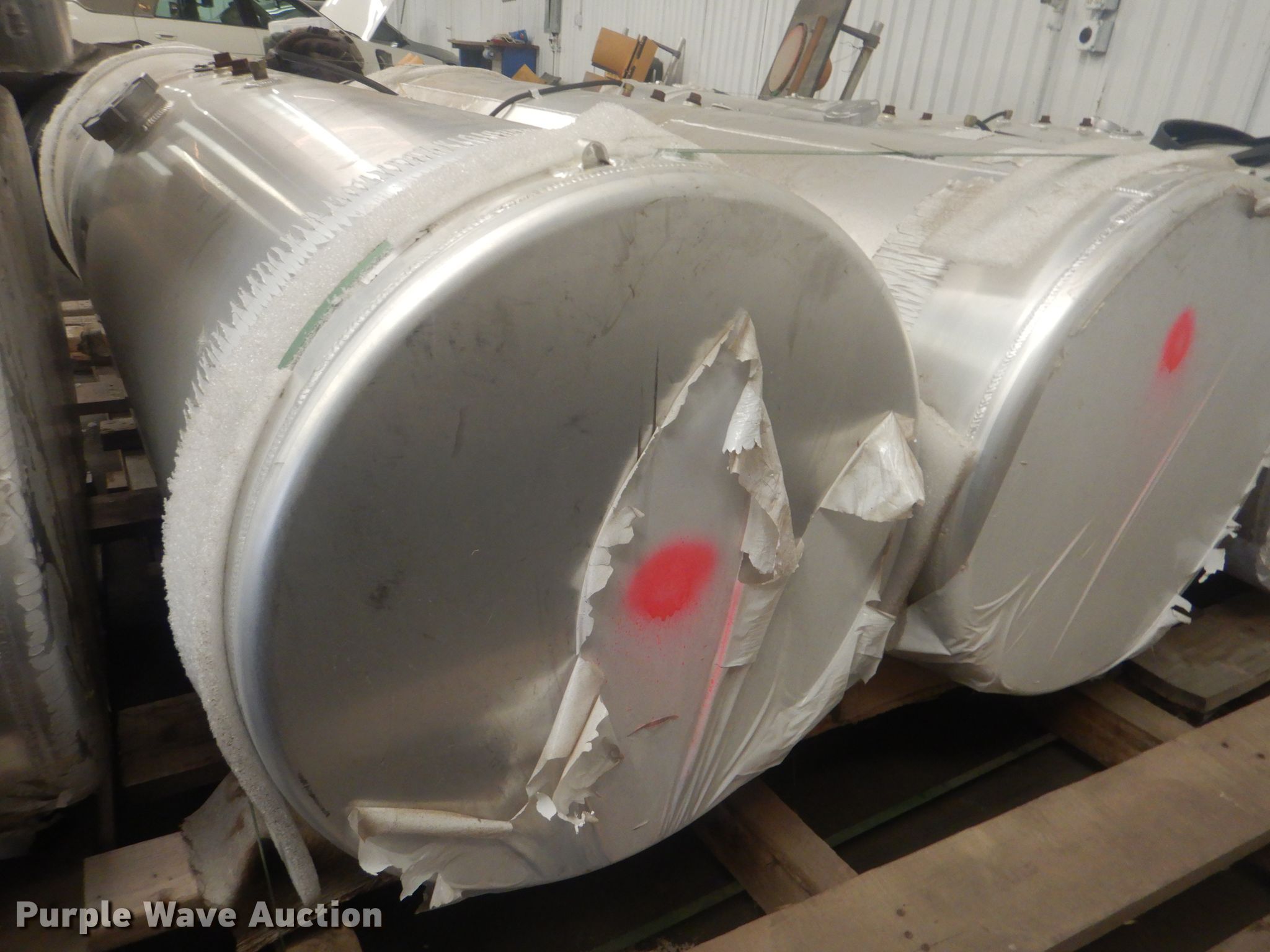 (2) Cleveland Tank and Supply Inc. CA26200CC-68 fuel tanks in Tulsa, OK ...