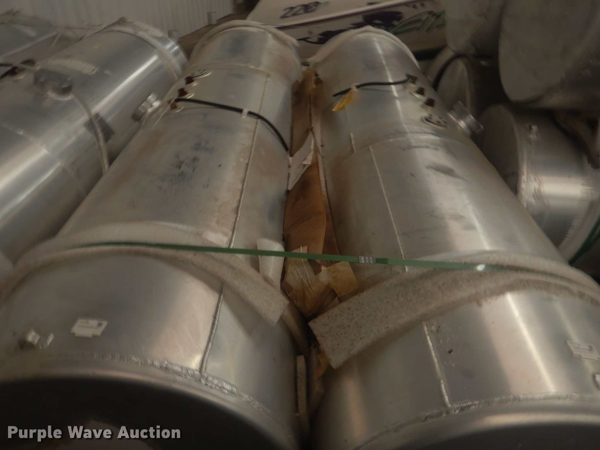 (2) Cleveland Tank and Supply Inc. CA26200CC-68 fuel tanks in Tulsa, OK ...