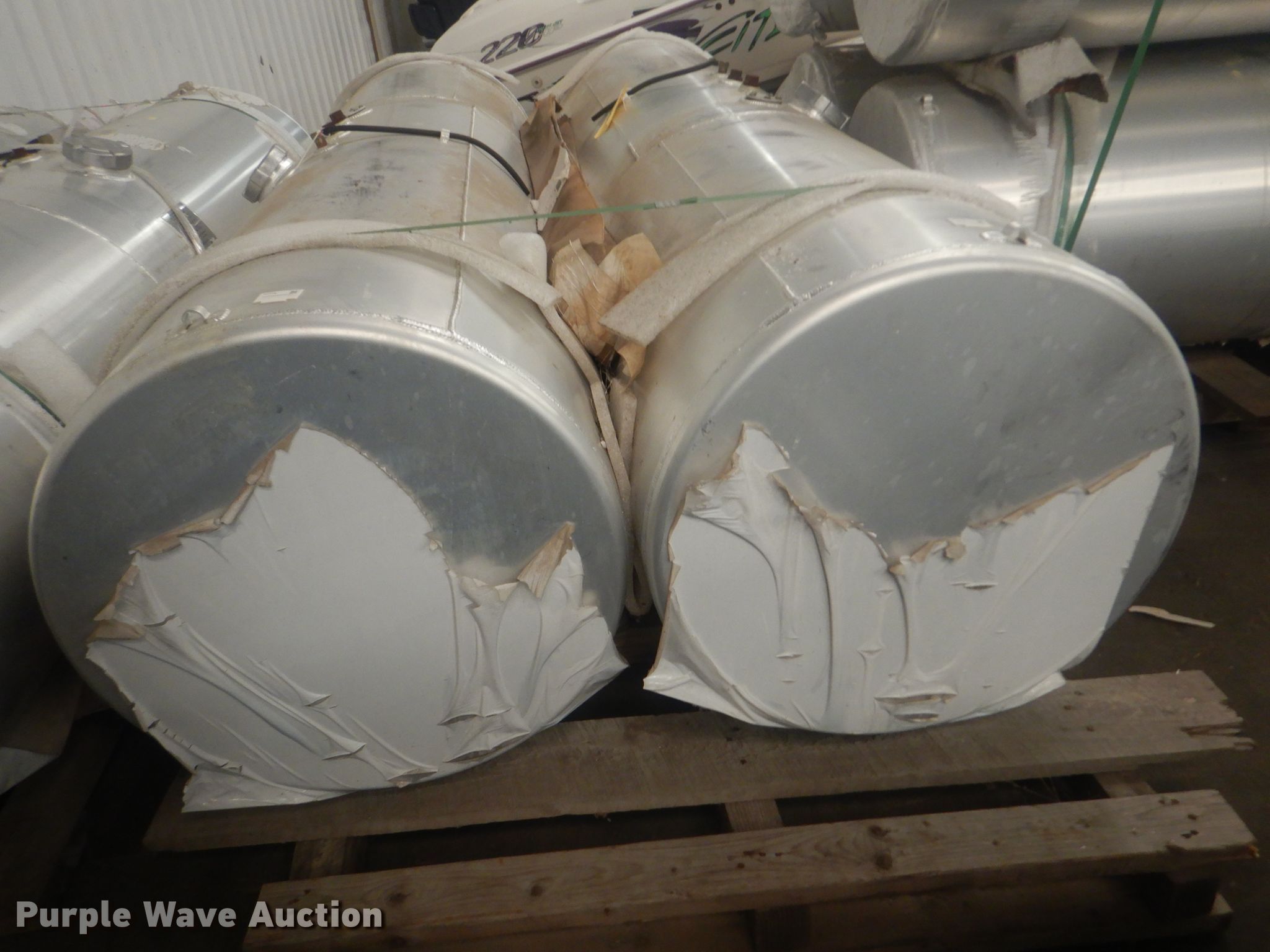 (2) Cleveland Tank and Supply Inc. CA26200CC-68 fuel tanks in Tulsa, OK ...